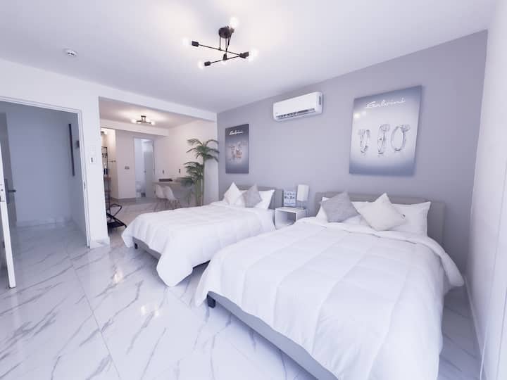 Big Quadruple Boutique Suite In Downtown (105) - Cancún