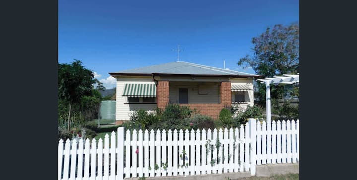 Centrally Located 4 Bedroom Home - Tamworth