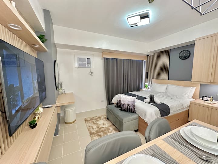 Golden Hour Suite | Queen Bed | Near Ubelt - Manila