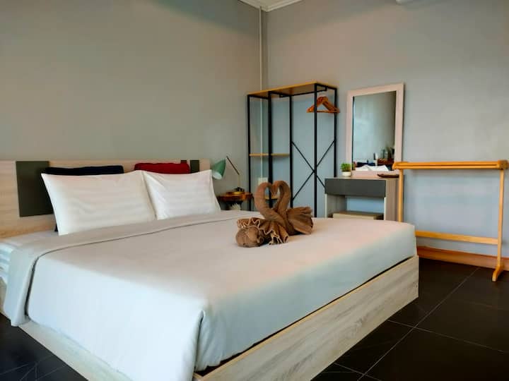 Deluxe King With Balcony@rimwang The River Life - Sai Yok