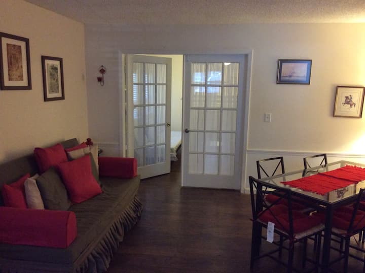 Your Buckhead Apartment Two Full Beds - Buckhead, GA