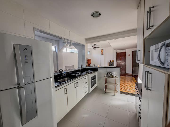 Apto C/ 3 Suítes Na Barra (7min Da Praia Do Porto) - Salvador