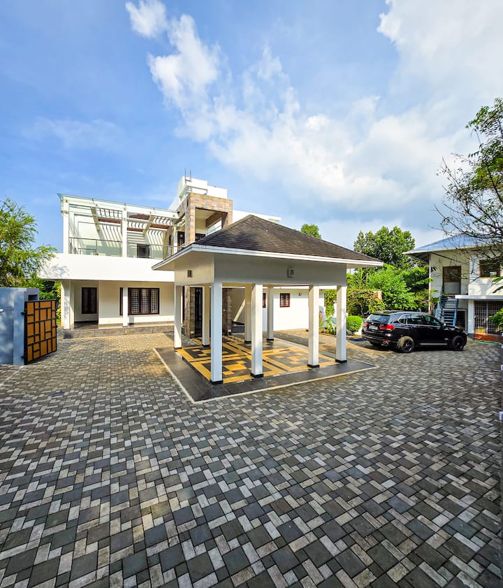 Solomons Ark- A Cozy Premium Peaceful Pool Villa - Kochi