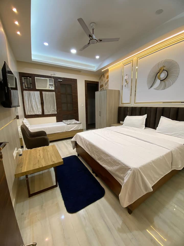 Family Room | Hotel Liyan Inn - Kanpur