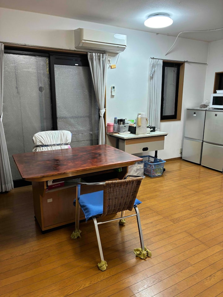 成田空港へは二駅です。デイズニイランドへは電車で1時間です。成田山新勝寺へは歩いて40分です。 - Narita