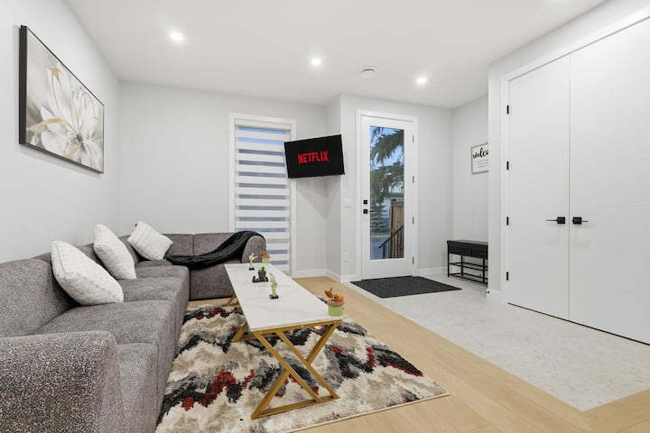 Luxury 3 Bed 2.5 Bath 10 Minutes To Downtown! - Canada