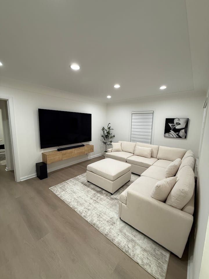 3 Bed 1 Bath House Downtown Ferndale Woodward Ave. - Ferndale, MI