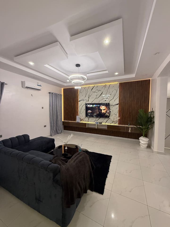 5 Bedroom Villla In Lere Adigun, Bashorun. - Ibadan