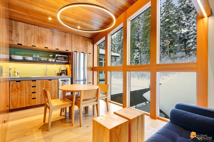 Modern Wood-crafted Retreat • Steps From Alyeska - Alyeska, AK