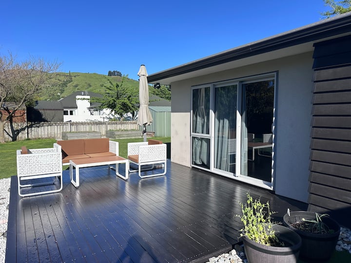 Sunny Garden Ensuite In Lake Hayes Estate - Arrowtown