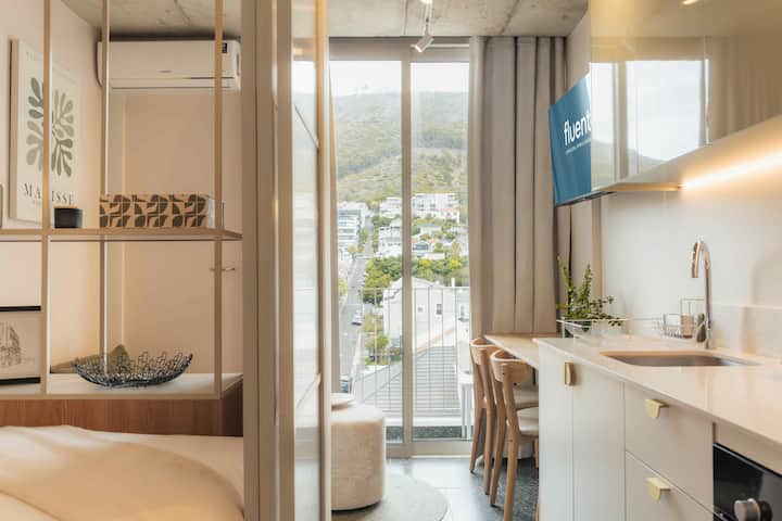Modern 5th-floor Mountain-facing Studio Sea Point - Cape Town