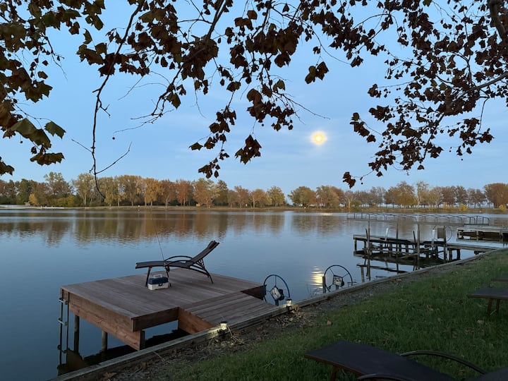 The Grain Bin At Big Lake - Big Lake State Park, Craig