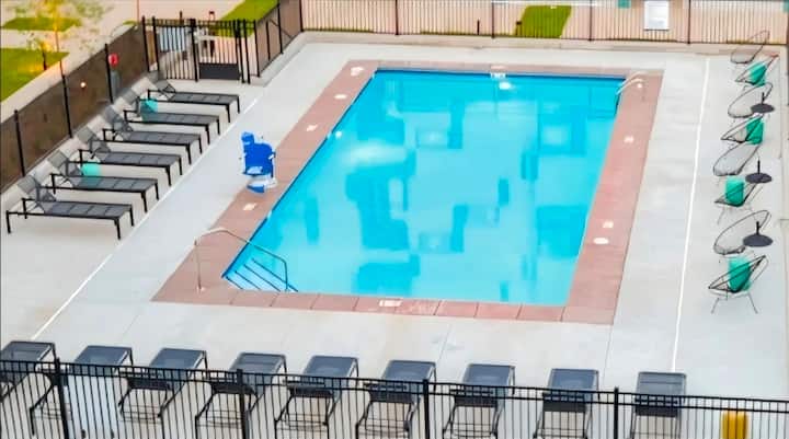 2 Bedroom 2 Bathroom Getaway - Des Moines, IA