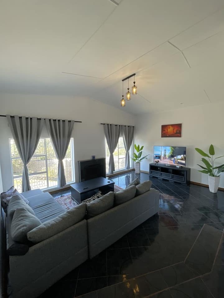 Cosy And Friendly 4 Bedroom Home In Mbabane - Swaziland/ Eswatini