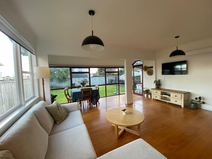 Bobby’s Bach Pāpāmoa - Papamoa