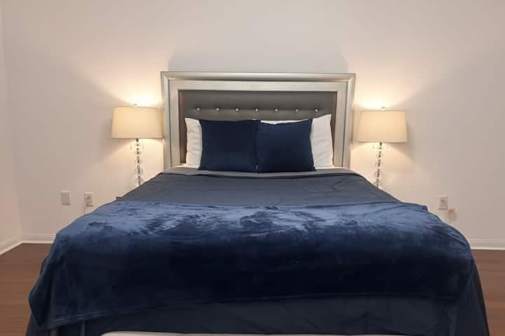 Cozy 4 Bedroom Get Away W Jaccuzi/ Free Parking - Pickering