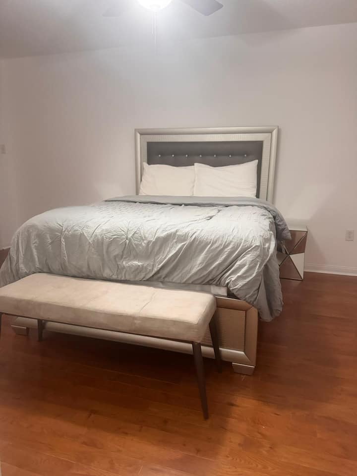 Cozy Get Away - Oshawa