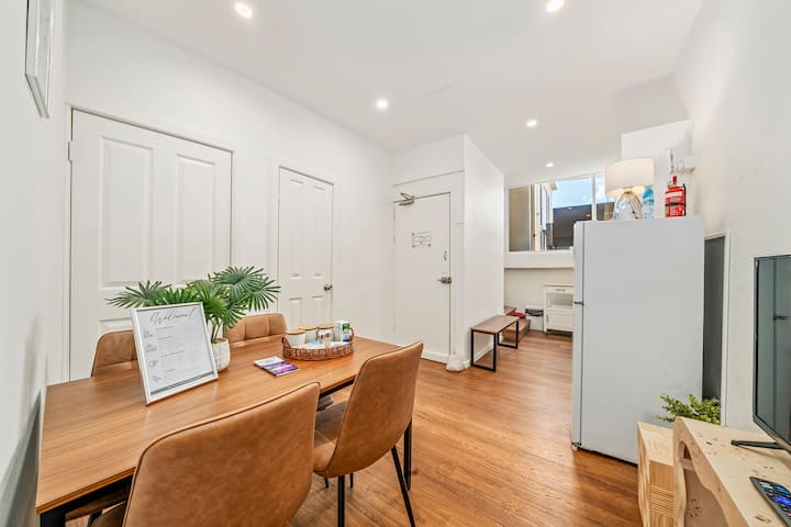 2br Unit With Balcony In Sydney, Crown St & Parks - Surry Hills