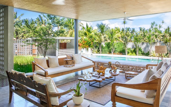 Tropical Luxury Escape -11br Villa Near Saba Beach - Sanur