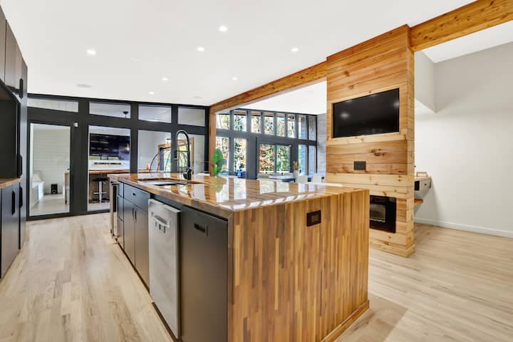 Luxury Home/retreat 6 Br, Chefs Kitchen & Theater - Atlanta, GA