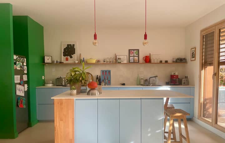 Grand T4 Familial, Déco Pop, Terrasse Et Parking -