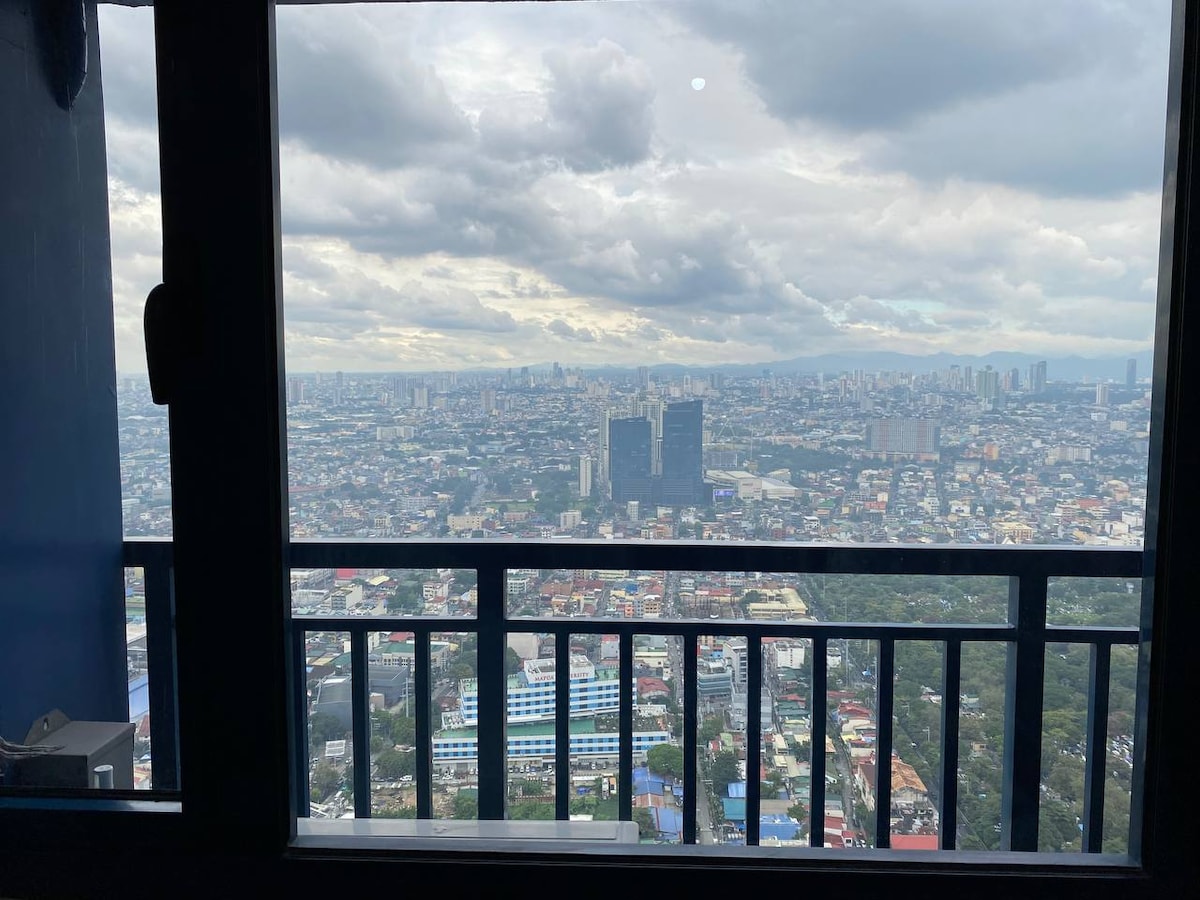57F Luxe Air Residence Makati | Skyline View, Pool - Airbnb