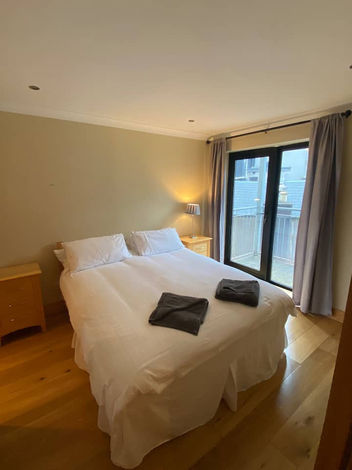 En-suite Double Bedroom - Cork