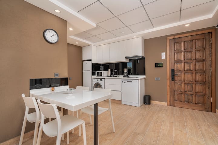 Deniz Ve Havalimanına Yakın Havuzlu Konforlu Daire - Antalya