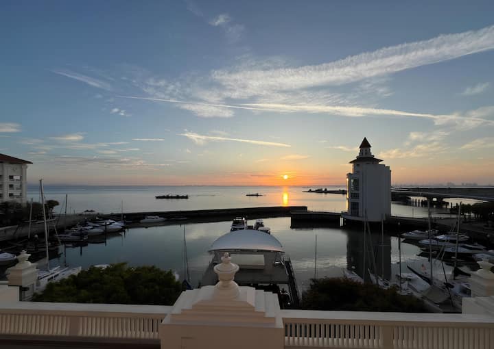 Marina Chic: Stylish 2br Retreat @ Straits Quay - Tanjung Tokong