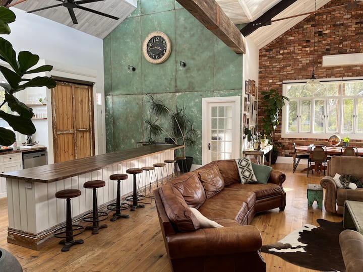 Stirling House-rustic Charm Meets Modern Comfort. - Mulwala