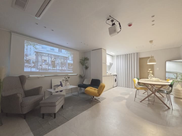 61 서면, 전포사잇길 감성스테이 # 빔프로젝터 영화관 # - Busan Station