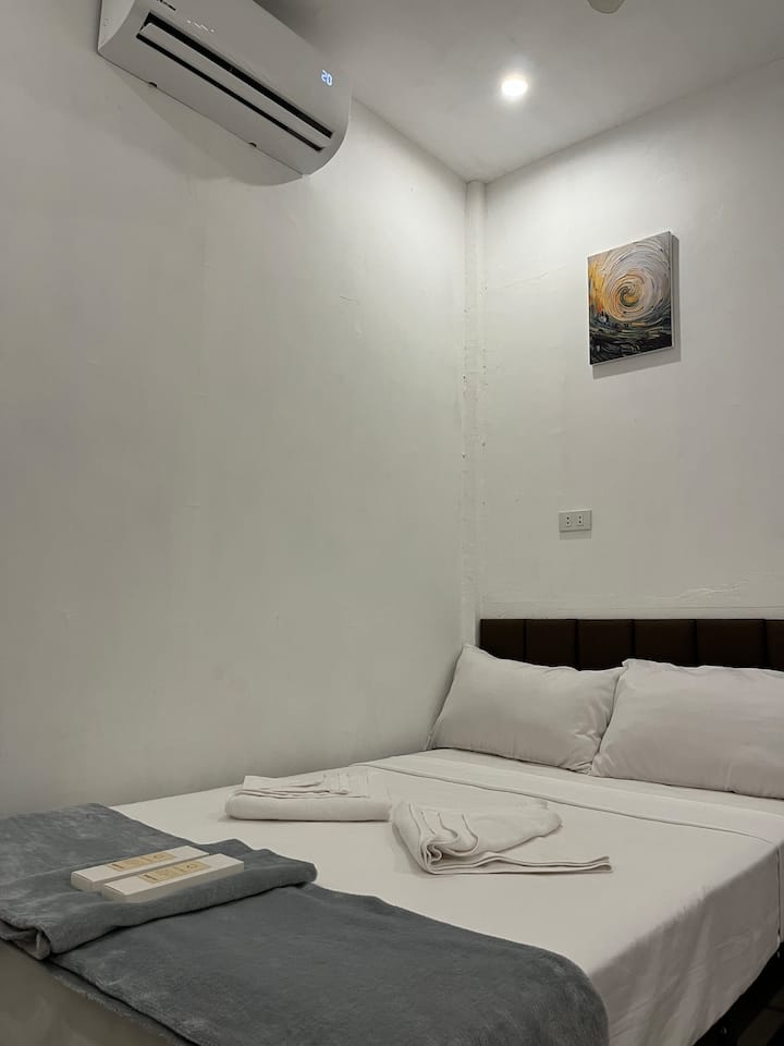 Budget Air-conditioned Double Room Nearby Beach - Panglao