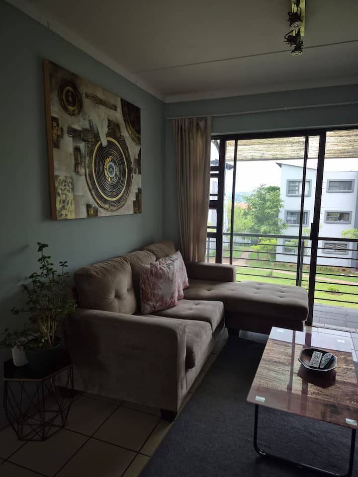 2-bed In Dainfern | Workspace, Wi-fi, Free Parking - Sandton