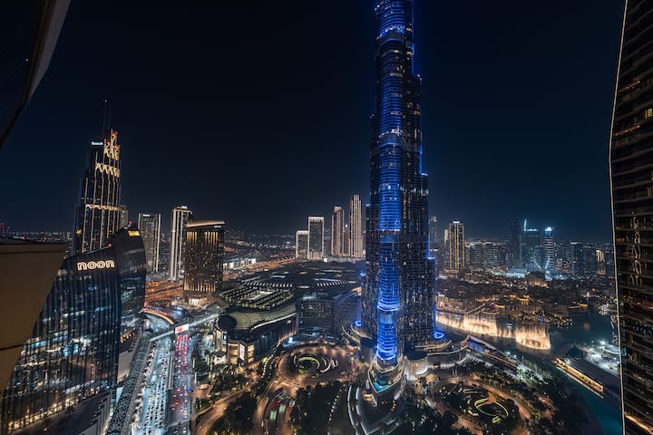 Burj Khalifa & Fountain View | Mall & Metro Access - Dubai