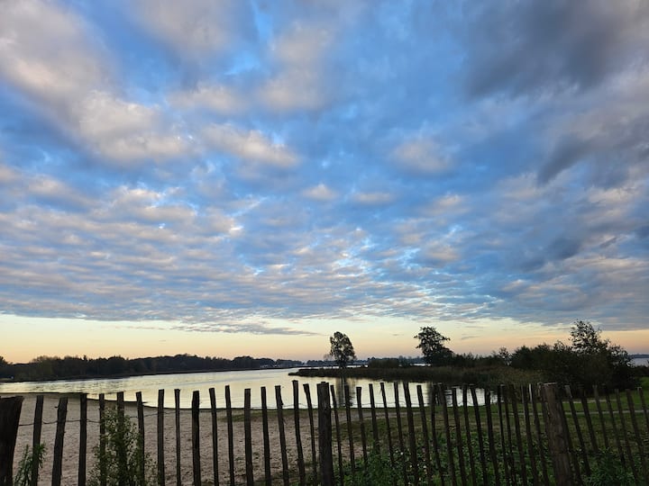 Prachthuisje Aan Het Water, Dichterbij Kom Je Niet - Groningen