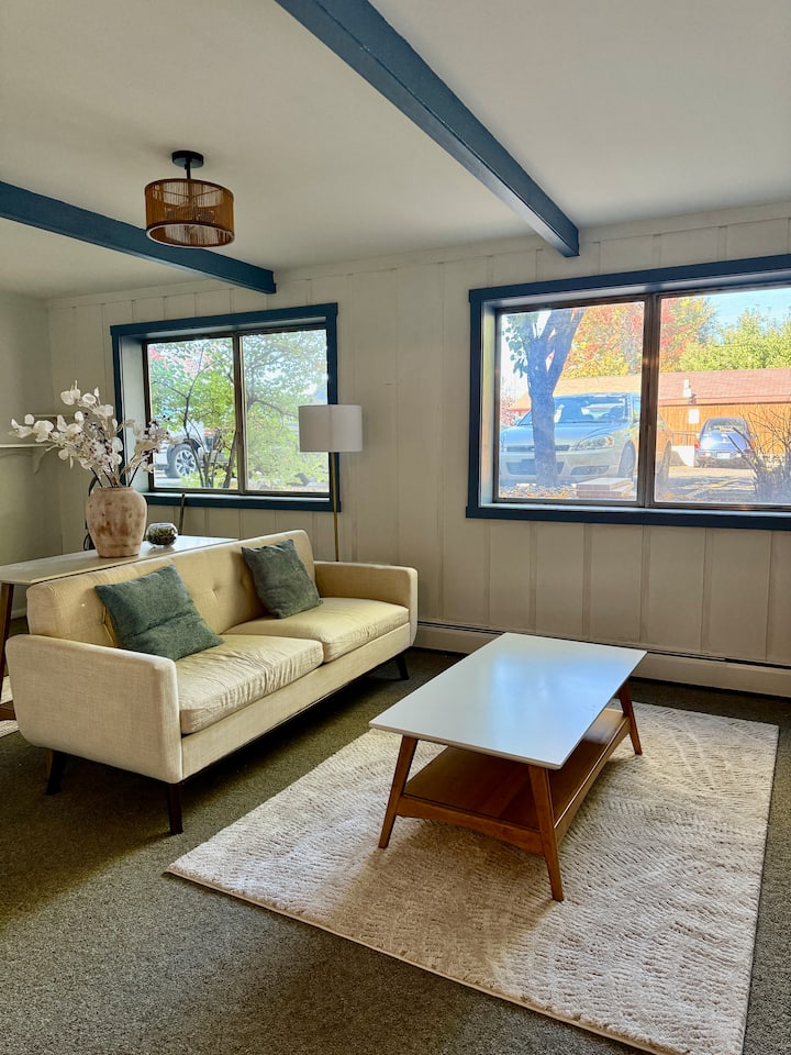 Bright And Cozy Two Bedrooms Apartment Near Msu - Bozeman, MT