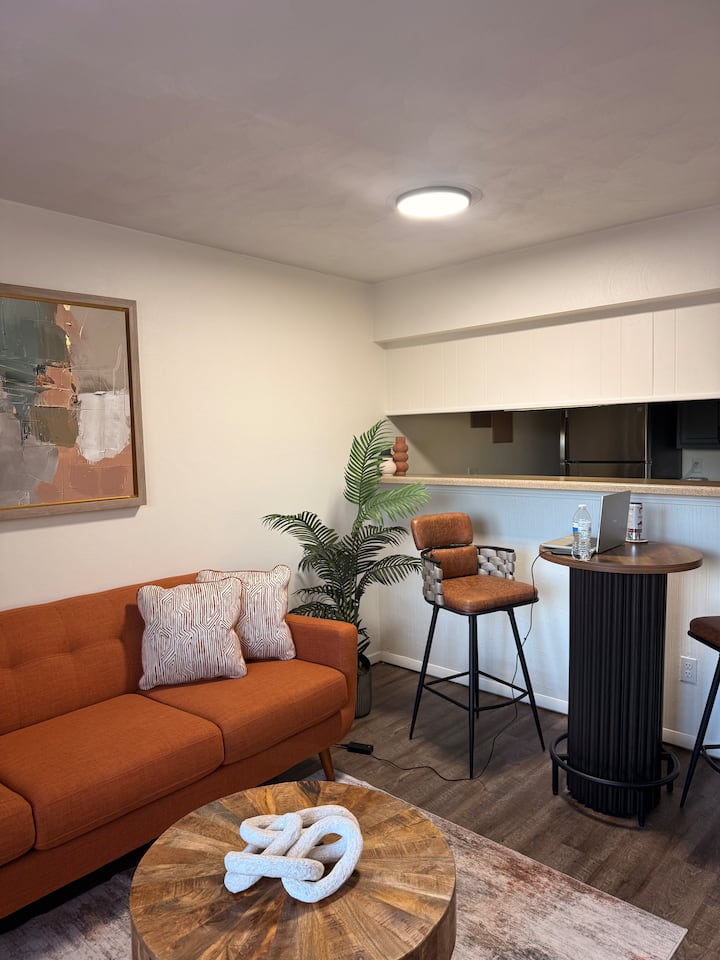 Modern 1br Retreat Near Downtown, Relax & Recharge - Portage, MI