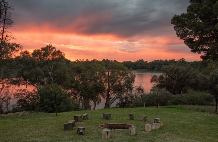Willow Lodge Retreat
Private Boat Ramp & Pontoon - Paringa