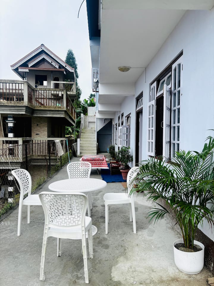 Hilltop Farm-stay With Great Views & Local Charm - Kurseong