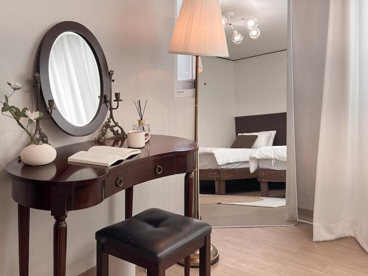 이태원,서울역,명동,Ddp,남산n타워&케이블카,롯데월드타워&서울스카이,뮤지컬/공연관람 - Seoul