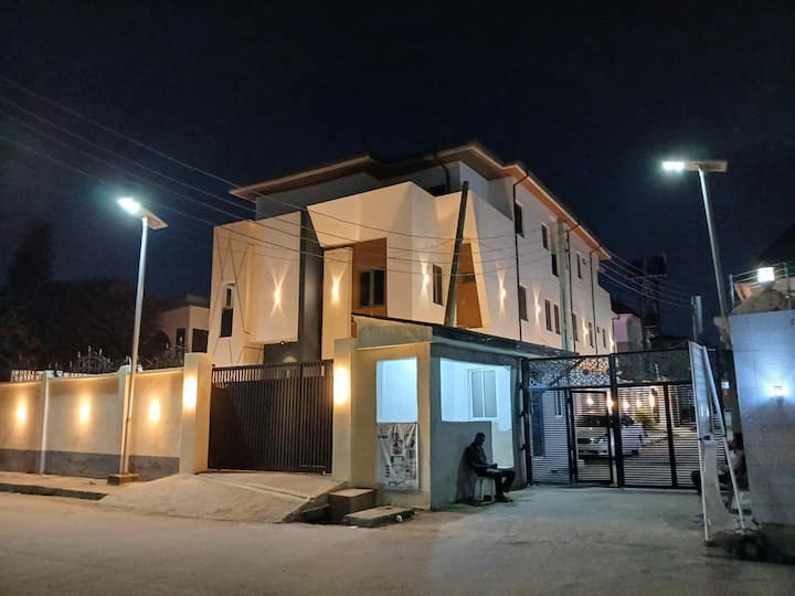 Modern 2 Bed Home With Pool - Nigeria