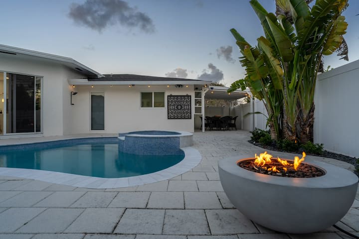 Delray Oasis: Heated Pool, Spa, Arcade, Sleeps 10 - Delray Beach, FL