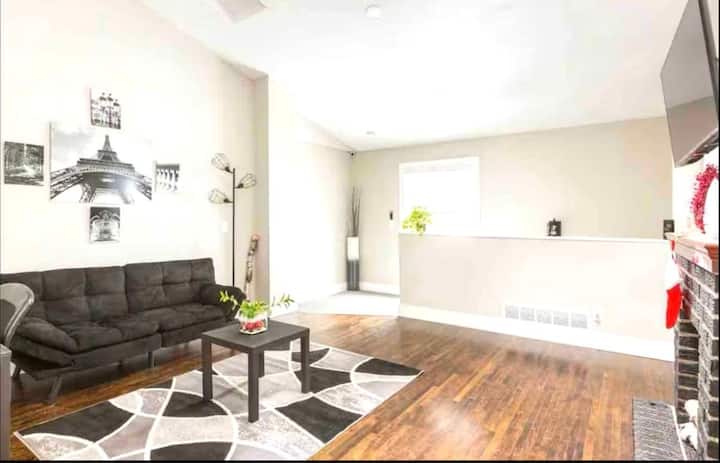 Stylish North Star Group Getaway Near Downtown - Minneapolis