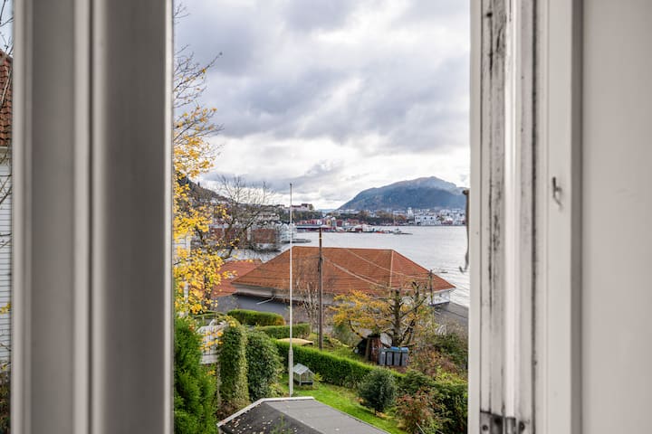 Bergen Villa - Charming 3 Bedroom With Views! - Bergen, Noruega