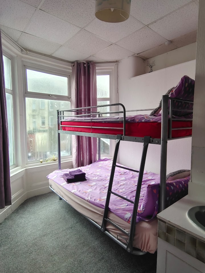 Family Room | Private Bathroom | Beachside | Tower - 블랙풀