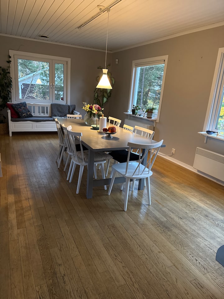 Stort Hus Nära Strand Och Skog - Stockholm