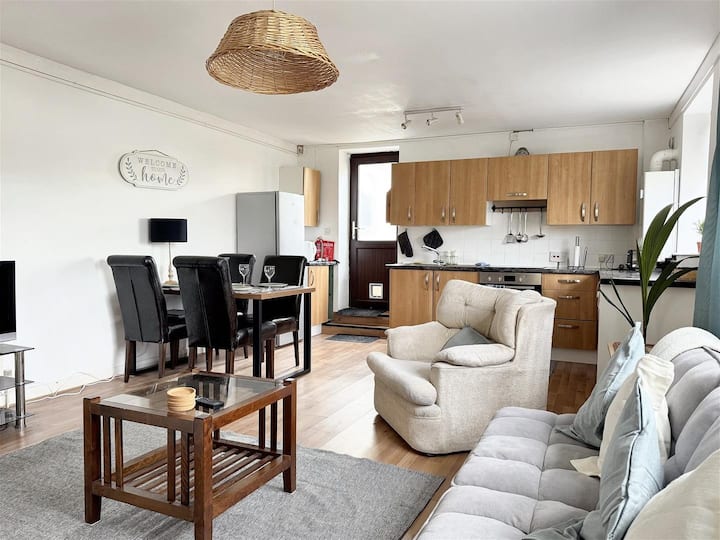 Family & Group-friendly Cottage Near Bath. - Wiltshire