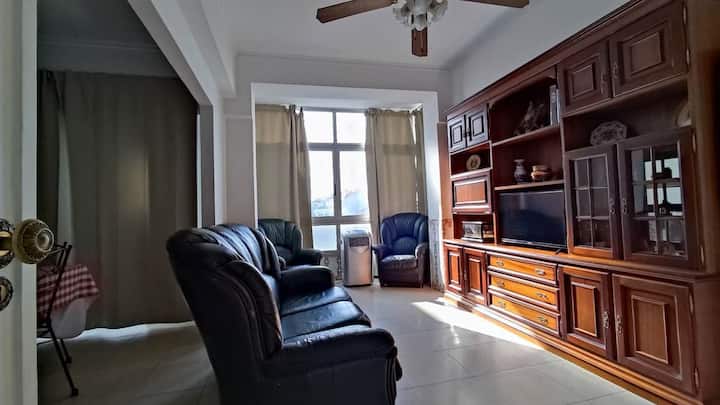 6 Guests, Elevator, Subway Across The Street - Odivelas