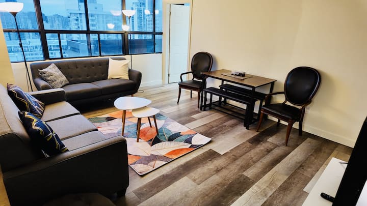 Rare 3br Downtown Suite W/free Parking, Ttc In 3m - Torontó