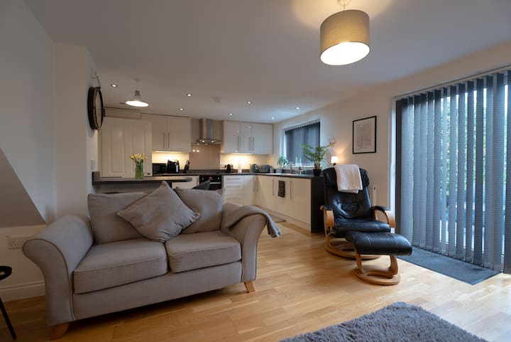 Cosy, 2 Bedroom, 2 Bathroom Cottage. - Drayton Manor Resort